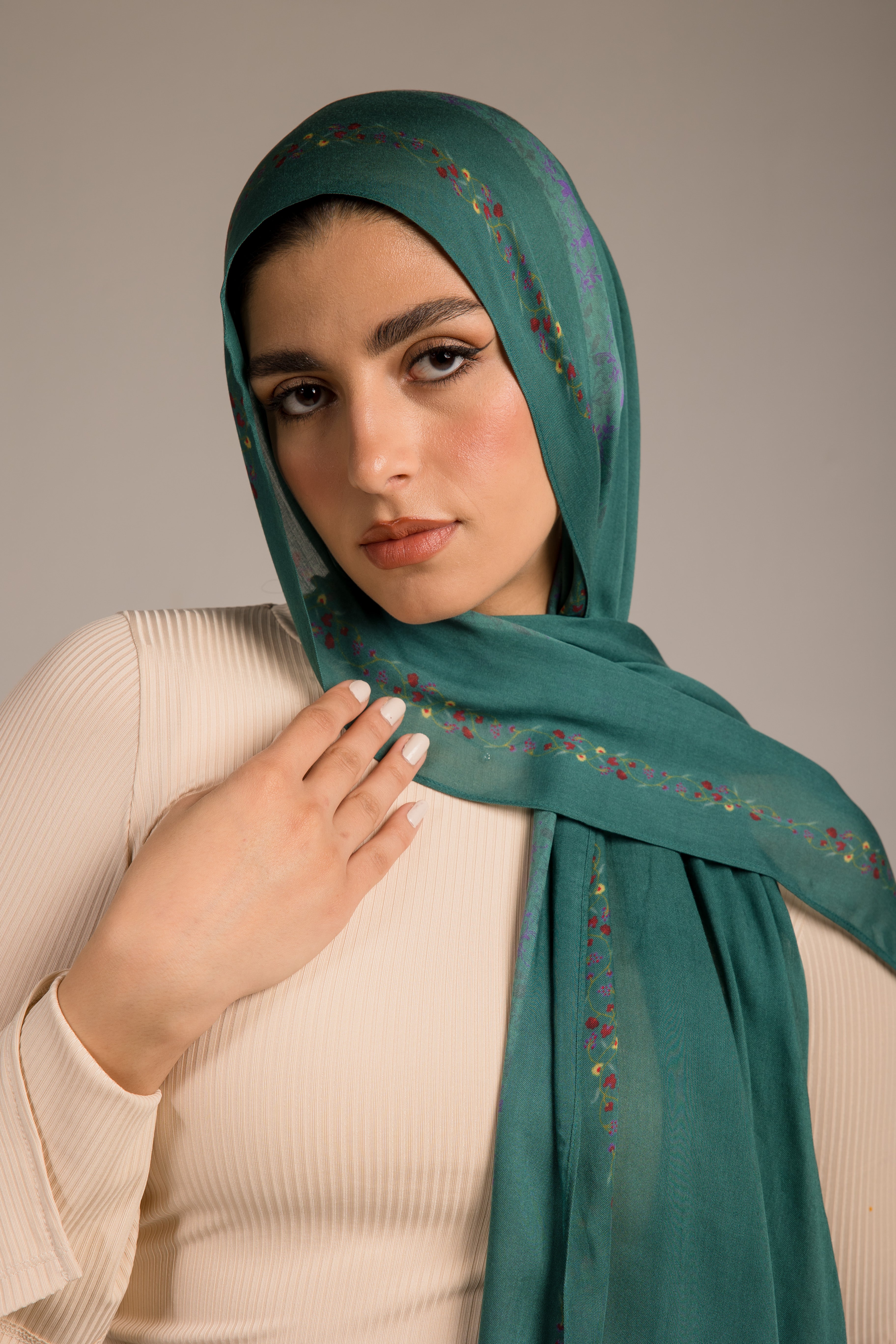 Worood Emerald Queen Modal Scarf – Bold & Luxurious